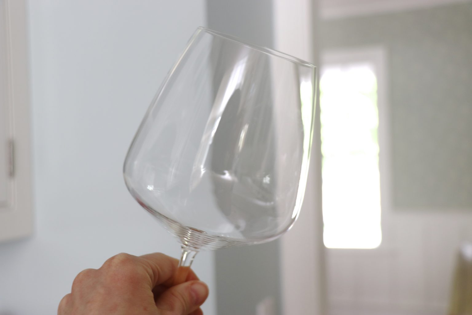 Video: Clean & Spotless Wine Glasses - Simply Organized